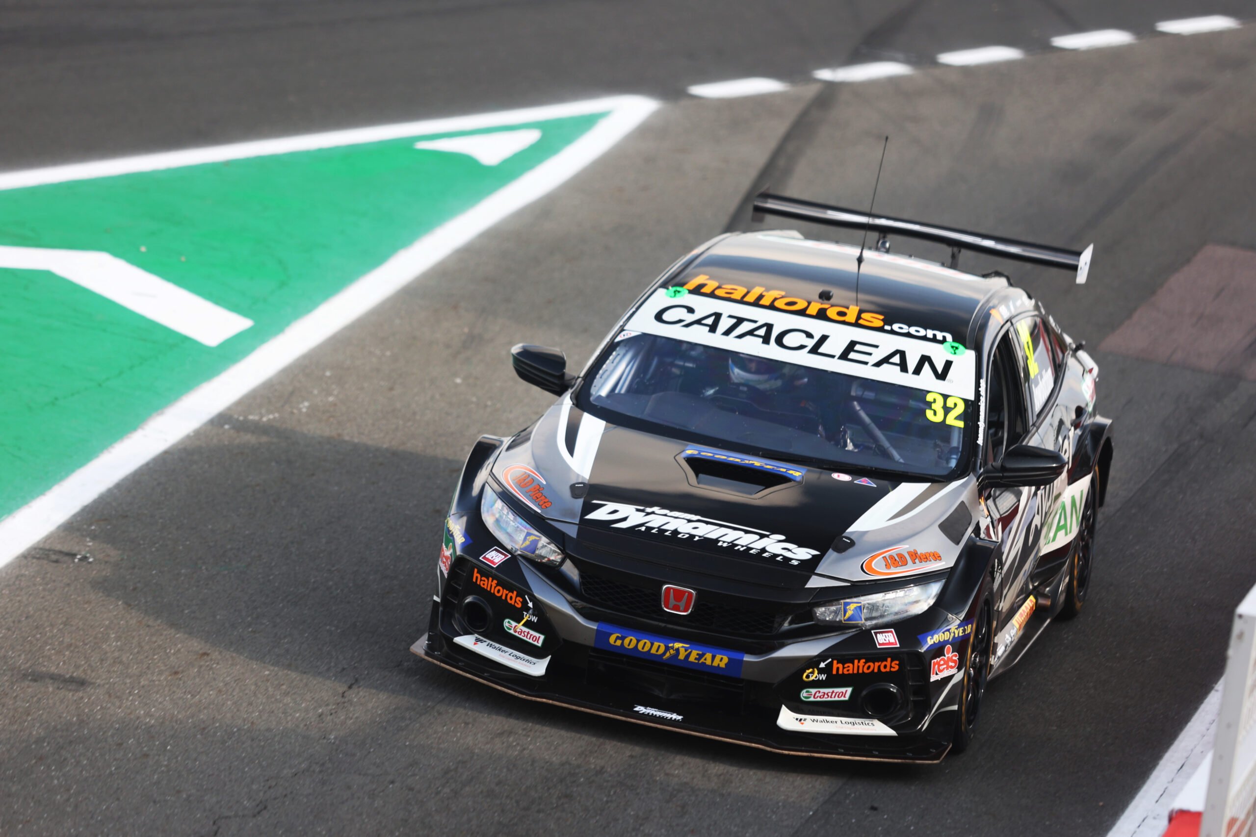 DRIVER SPOTLIGHT: DAN ROWBOTTOM • BTCC