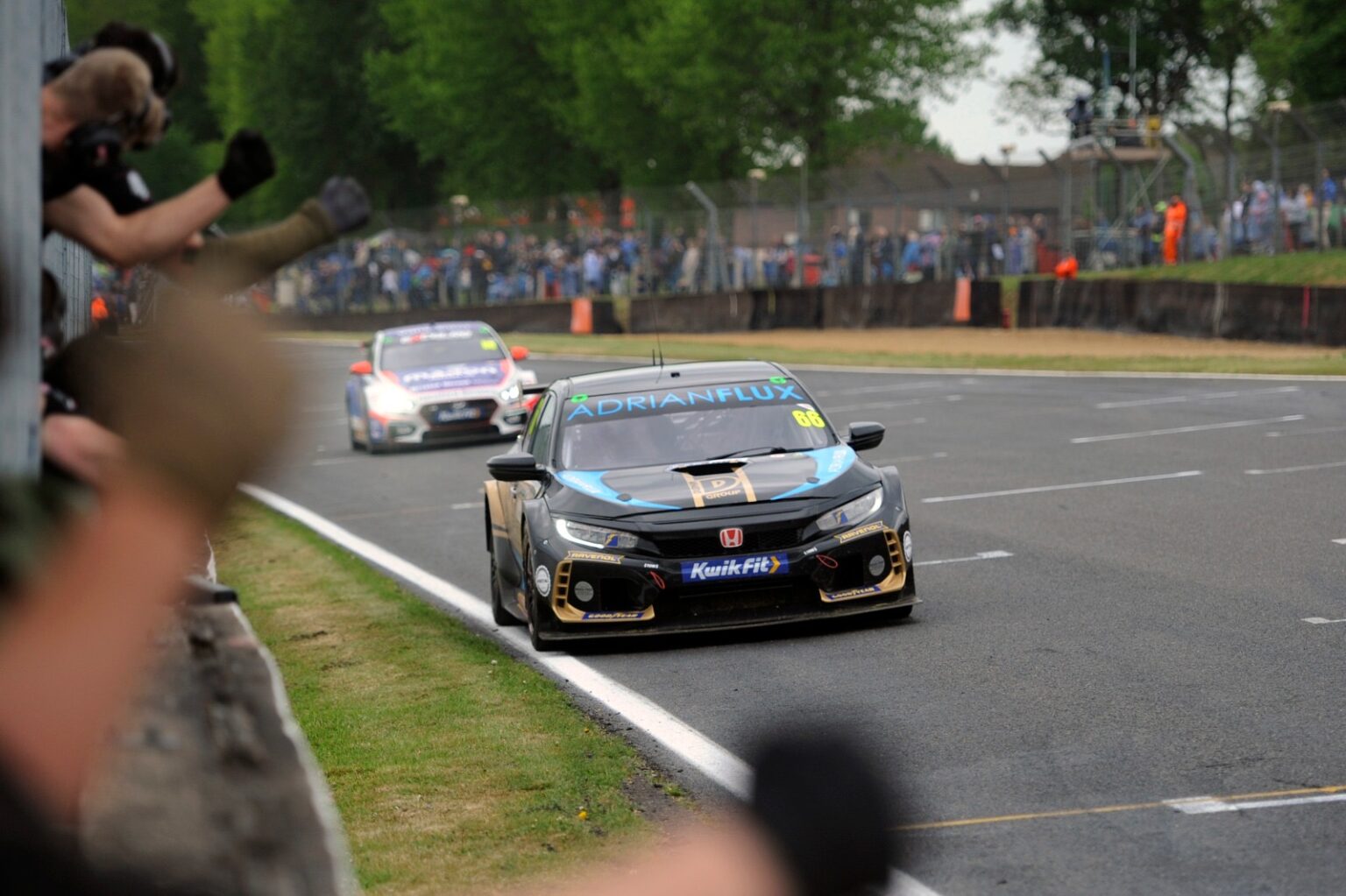 COOK CLAIMS WIN AS BMW CHALLENGE FADES AT BRANDS HATCH • BTCC