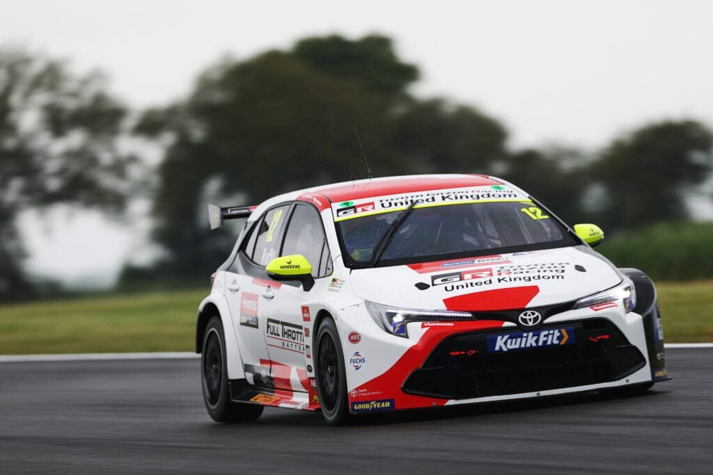 Huff And Watson Aim To Tame Super-fast Thruxton • BTCC